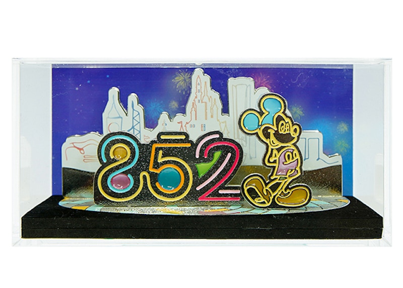 Disney Hong Kong Dineyland "852" Themed Limited Edition Pin Multi - FR