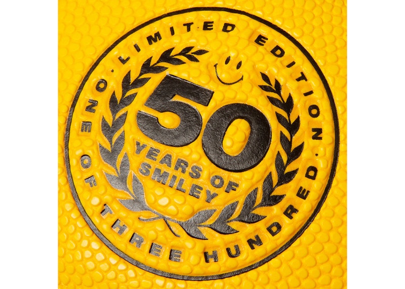 Market Smiley 50th Anniversary Basketball Yellow - US