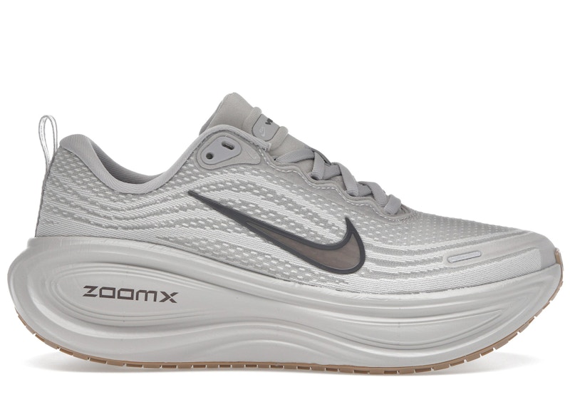 Nike Vomero Plus College Grey Light Iron Ore Gum Uomo - HV8150-005 - IT